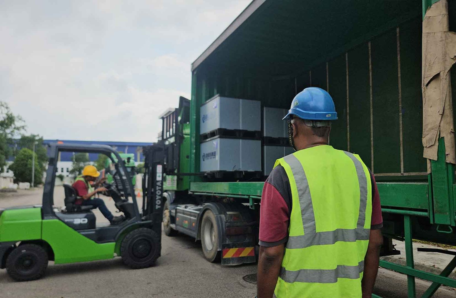 Neet Freight's Fleet | Commercial & Bonded Trucks in Johor